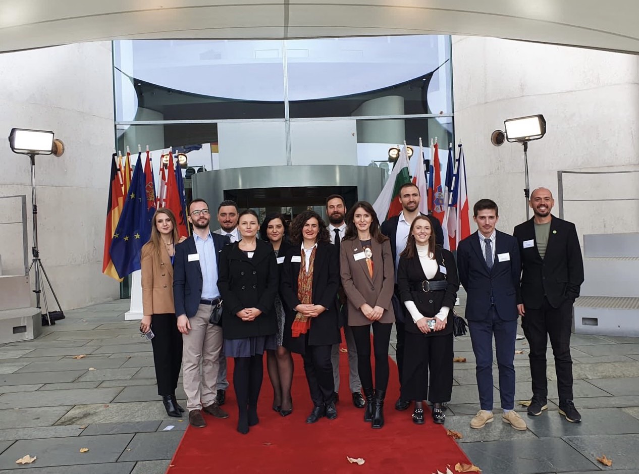 Six WB youth representatives presented The Youth Forum Declaration at ...